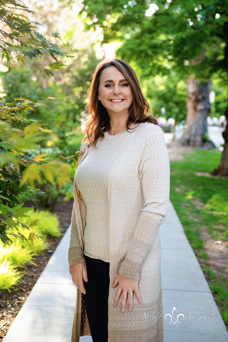 About Rev. Kelly Robbins - Colorado Funeral Officiant